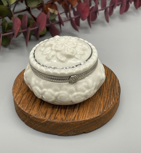 Vintage Diamonique Porcelain hinged box - Gem