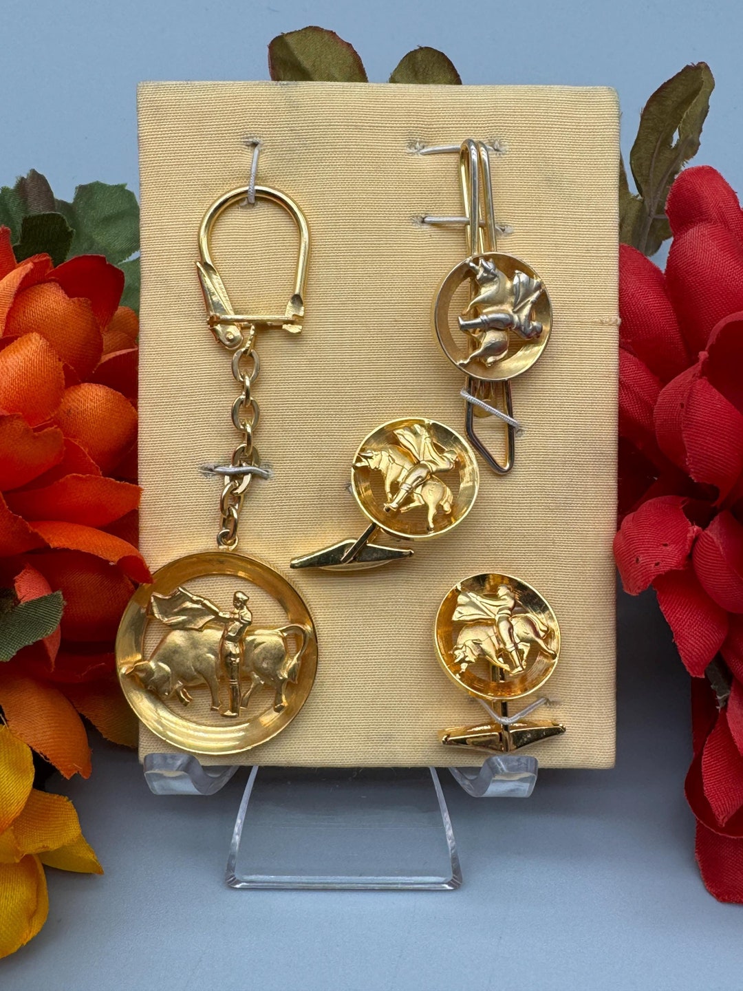 IOB - Vintage Gold Tone Bullfighting Men's Accessory Set - Cufflinks ...