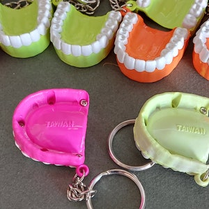 Vintage Keychain Dental Dentures Teeth Key Chain Holder Keyrings Nos ...