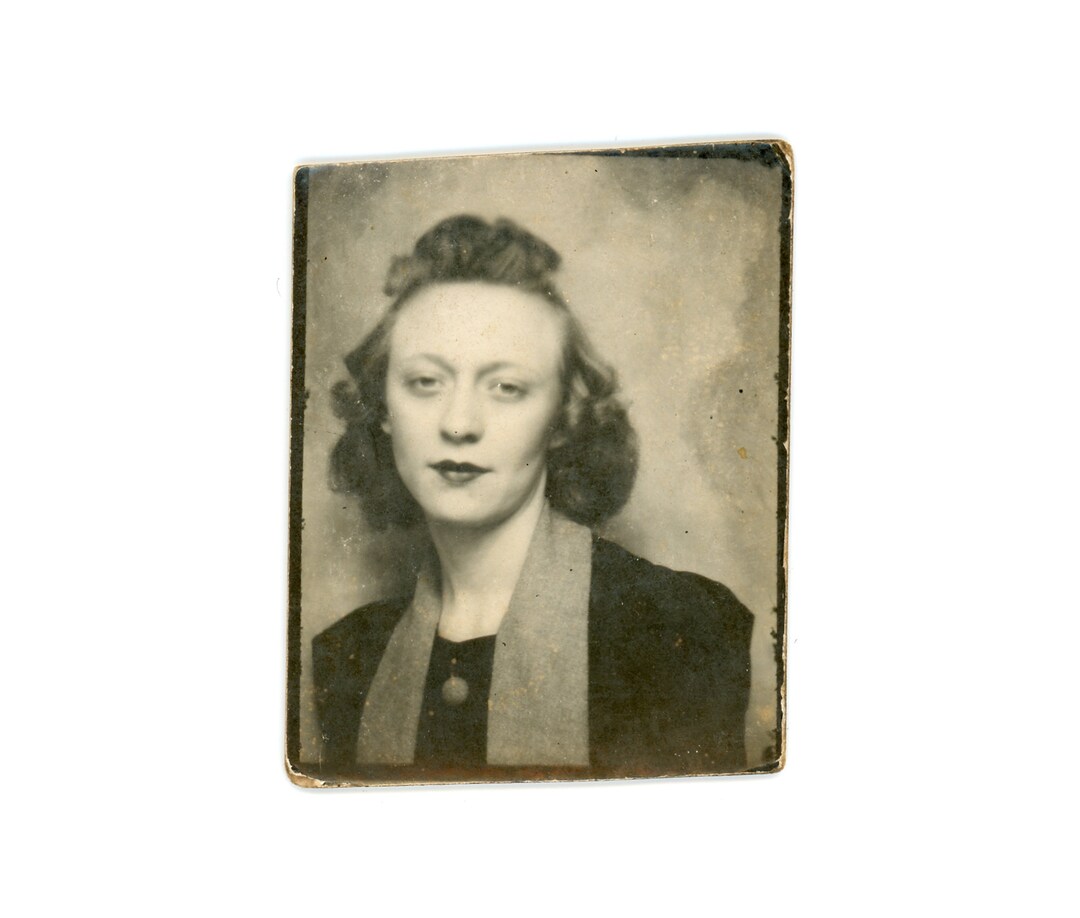 Barely There Eyebrows Vintage Photo Booth Serious Woman 1940s Vintage ...