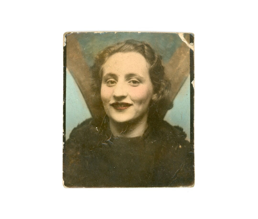 Red Lipstick ~ 1940s Vintage Photo Booth ~ Confident Young Woman With ...