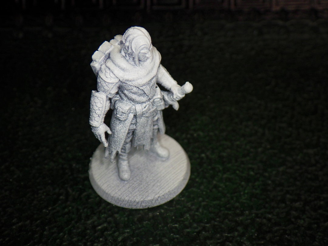 Sheathed Sword Left Hand, Shield on Back Figure Miniature 32mm Scale ...