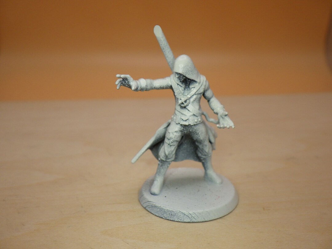 Spell Caster Casting With Staff Strapped on Back Figure Miniature 32mm ...