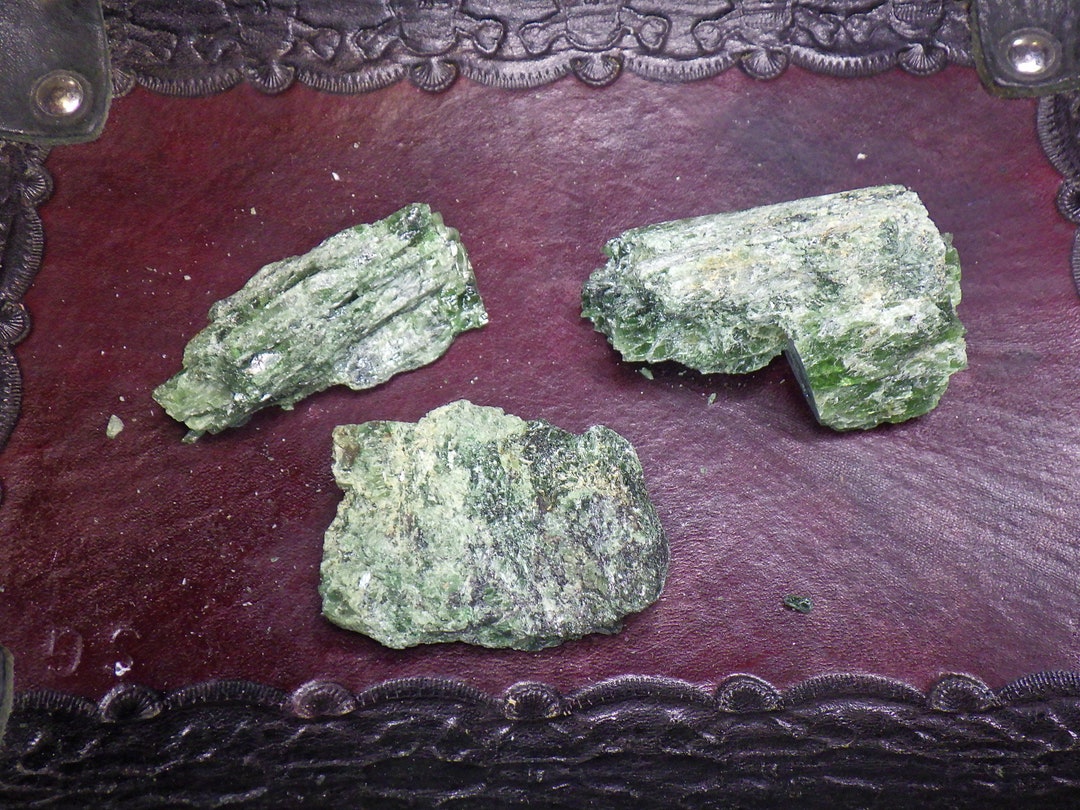 Green Diopside, Natural Rock Mineral Crystal Pieces 1-2 Inches Long per ...