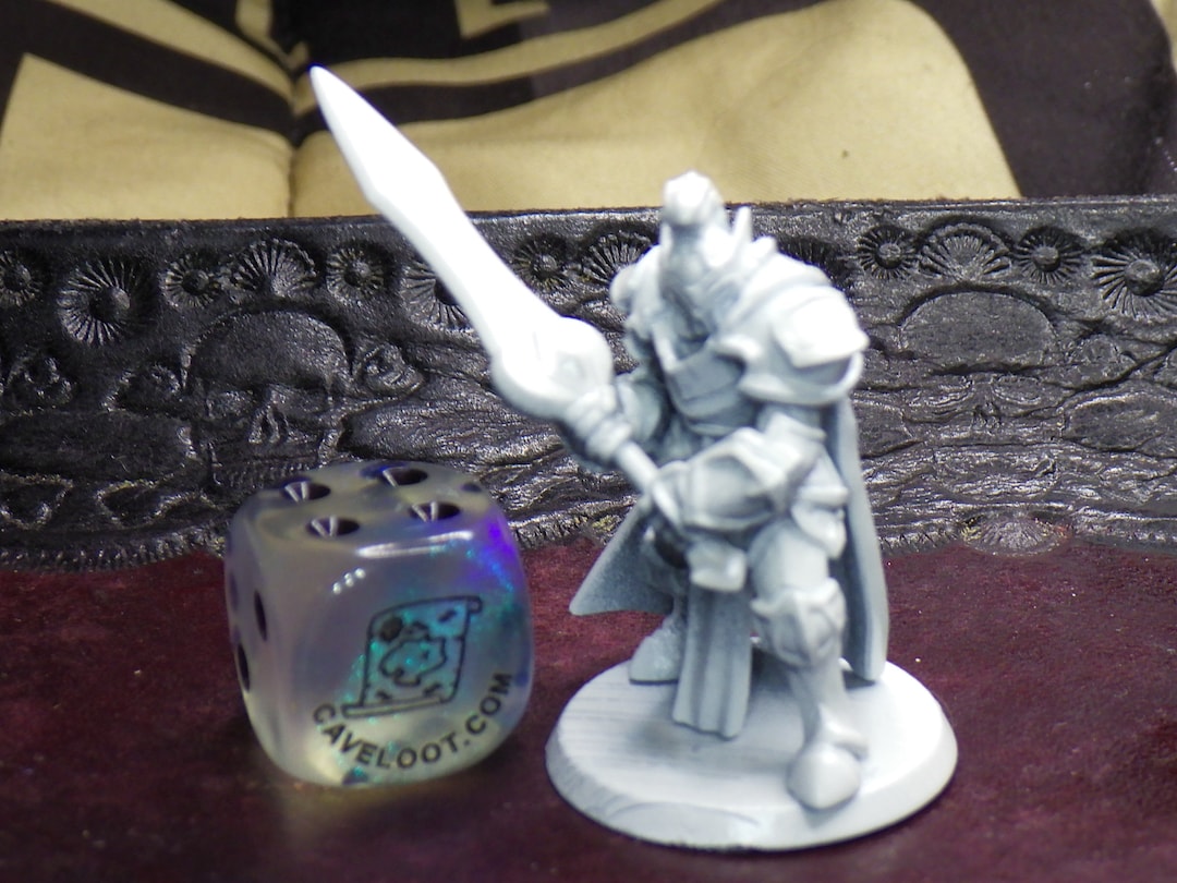 Plumed Helm Paladin Warrior 2-hand Sword Figure Miniature 32mm Scale ...