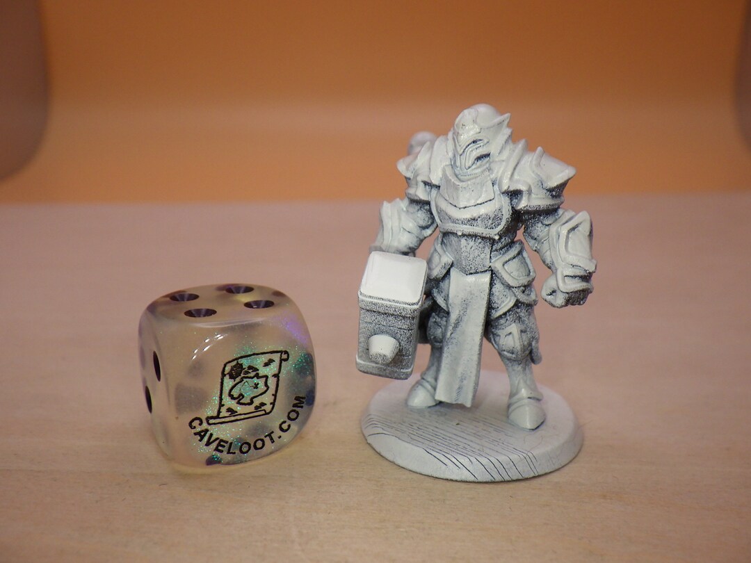 Giant War Hammer Full Plate Suited Warrior Figure Miniature 32mm Scale ...