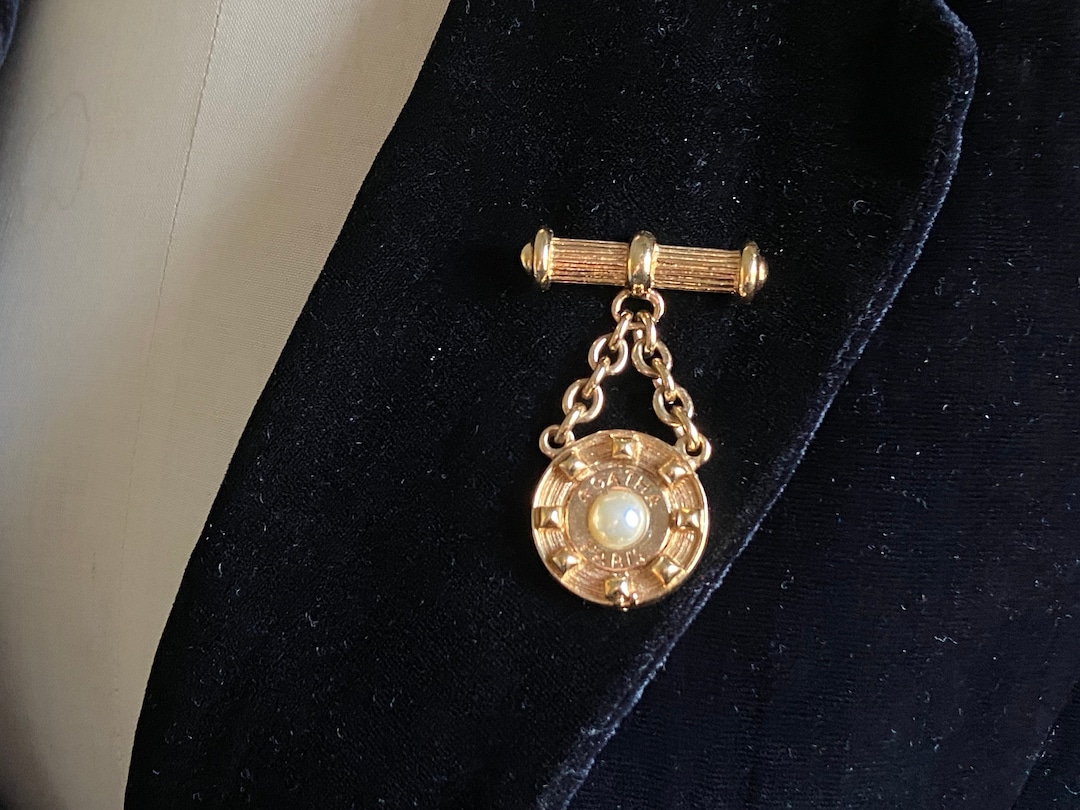 AGATHA Paris Vintage Brooch. Like a Medal With Dangling Pearl Cabochon ...