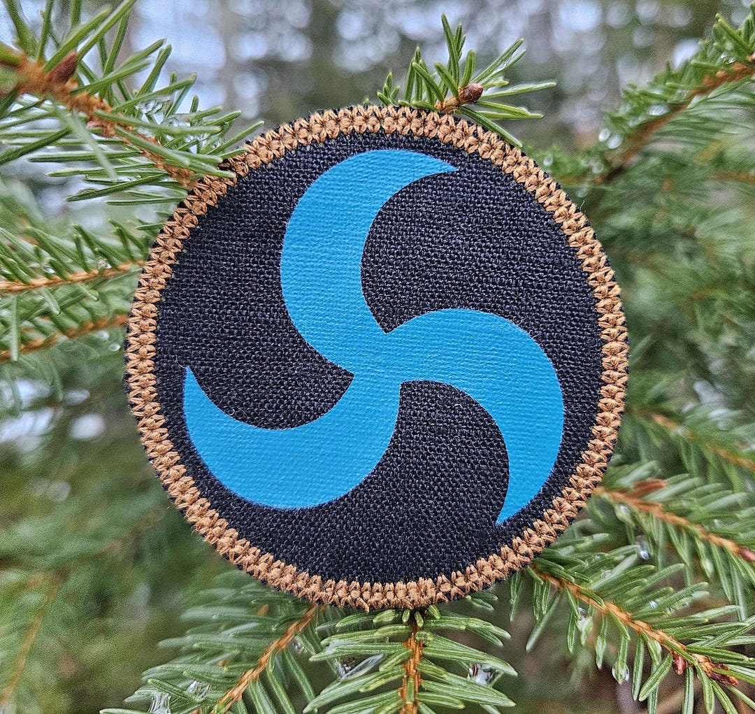 TRISKELION SYMBOL (linen Patch/ Trisquel Da Aira Vella) Ø 6.6 Cm / 2.6 ...