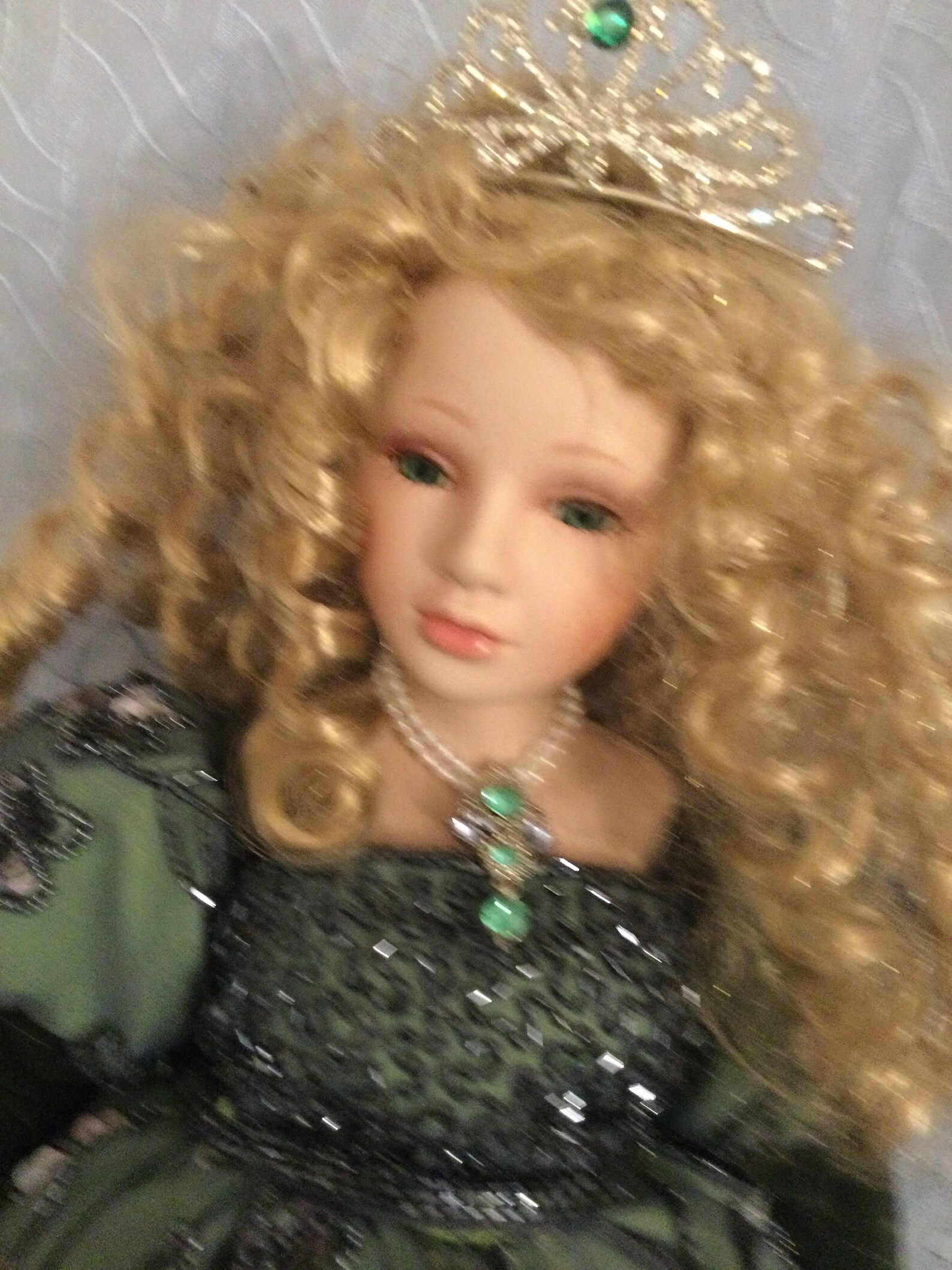 18” Porcelain Queen Beatrice of Hungary, Princess of Naples, Duchess of ...