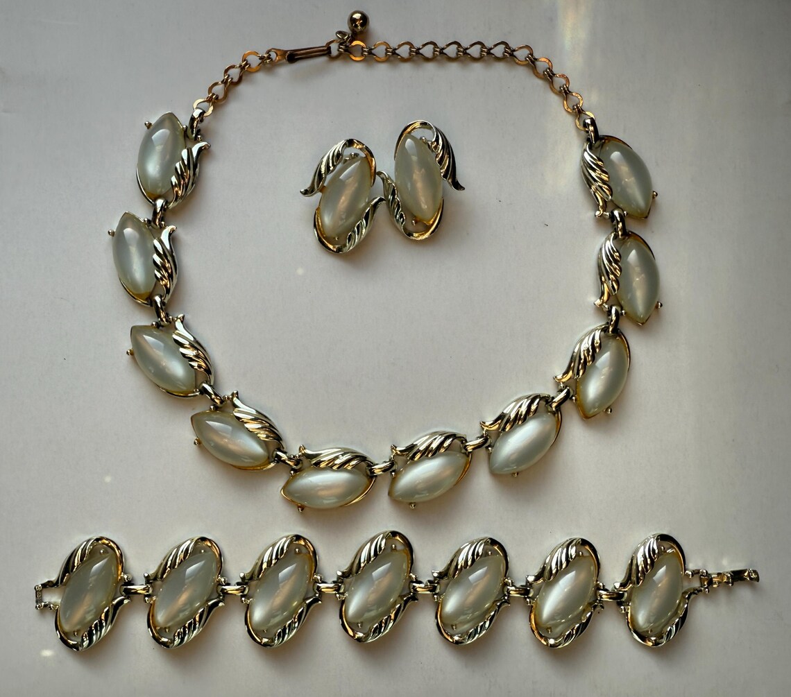 Vintage 1950s Charel Iridescent Lucite and Gold Leaf Motive Necklace ...