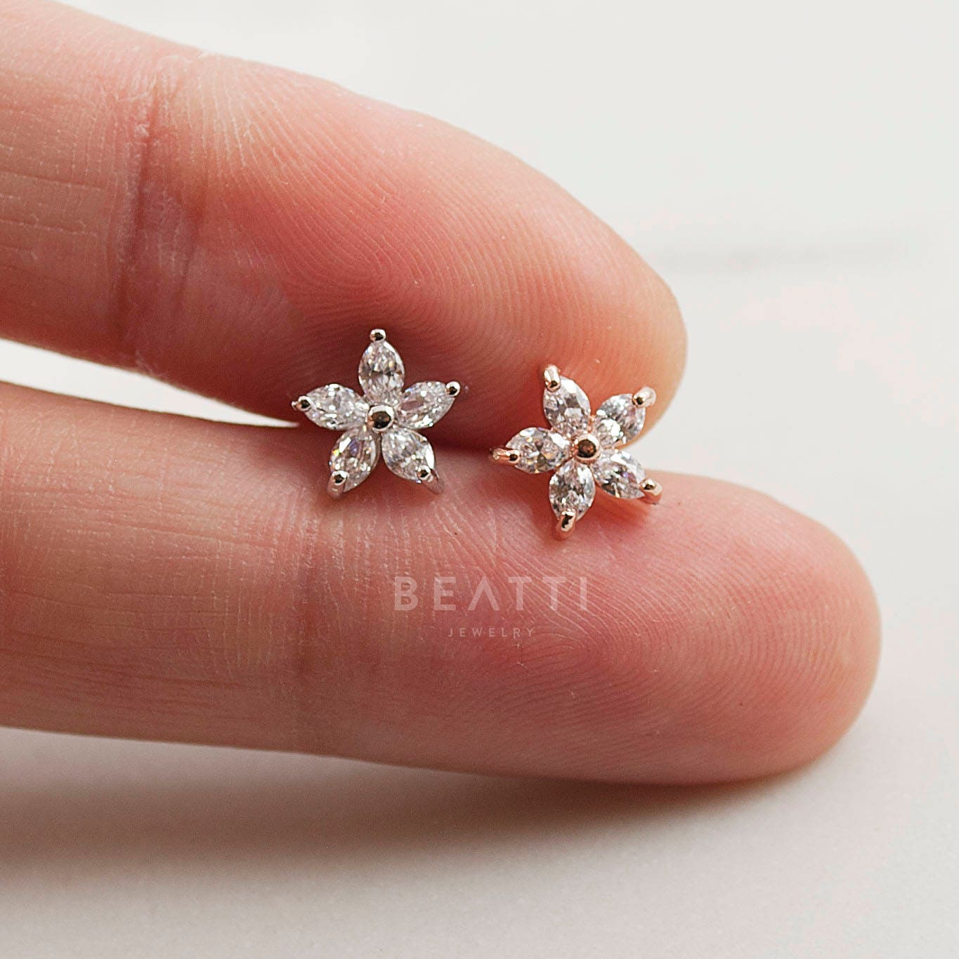 Sparkly CZ Flower Piercing/Cartilage earring/Conch earring/CZ | Etsy