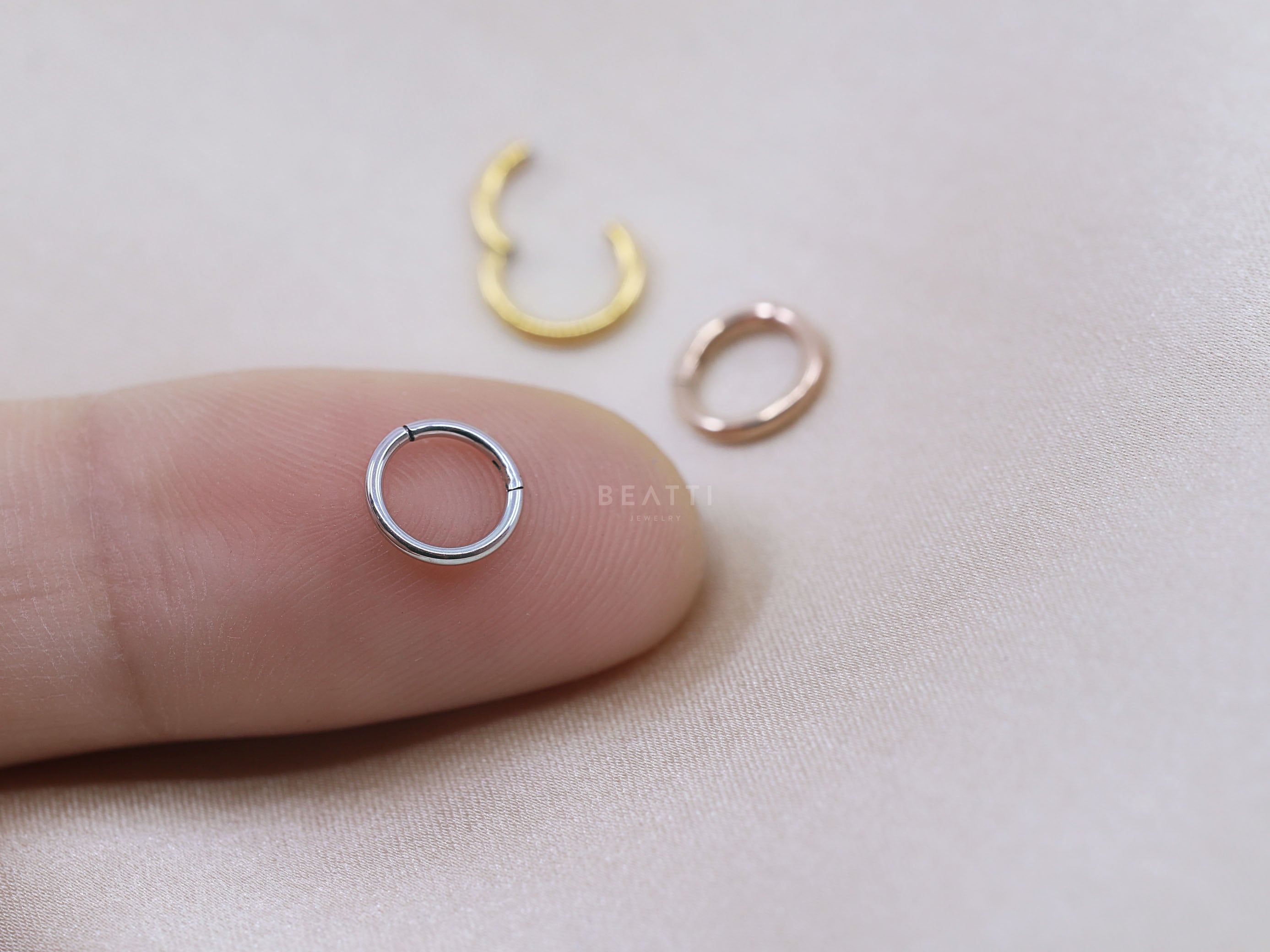 18G/20G 5mm SUPER TINY Cartilage Hoop 5mm Hinged Clicker - Etsy