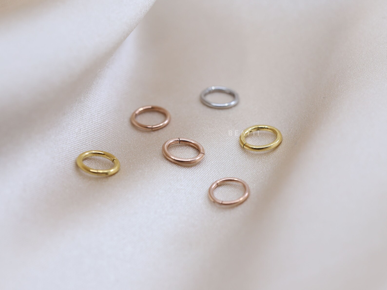 18G/20G 5mm SUPER TINY Cartilage Hoop 5mm Hinged Clicker | Etsy