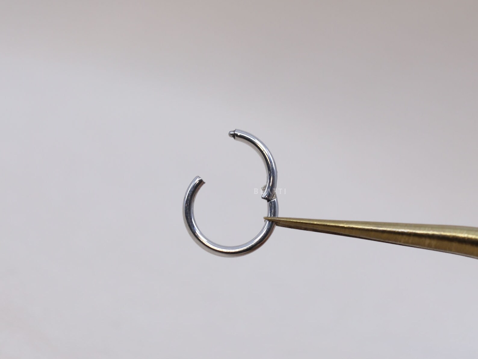 18G/20G 5mm SUPER TINY Cartilage Hoop 5mm Hinged Clicker | Etsy