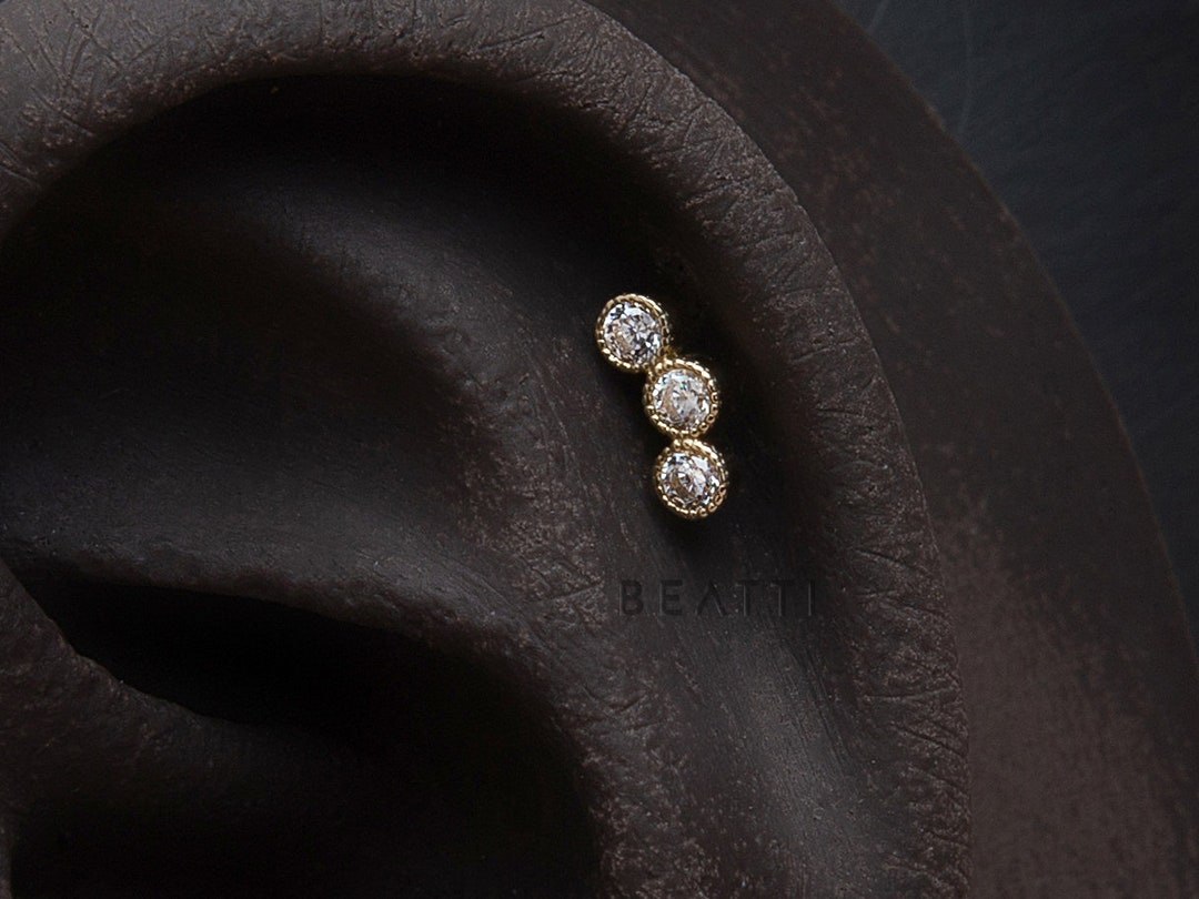 14K Gold Curved Bezel Cluster Labret Stud • 18G Internally Threaded ...
