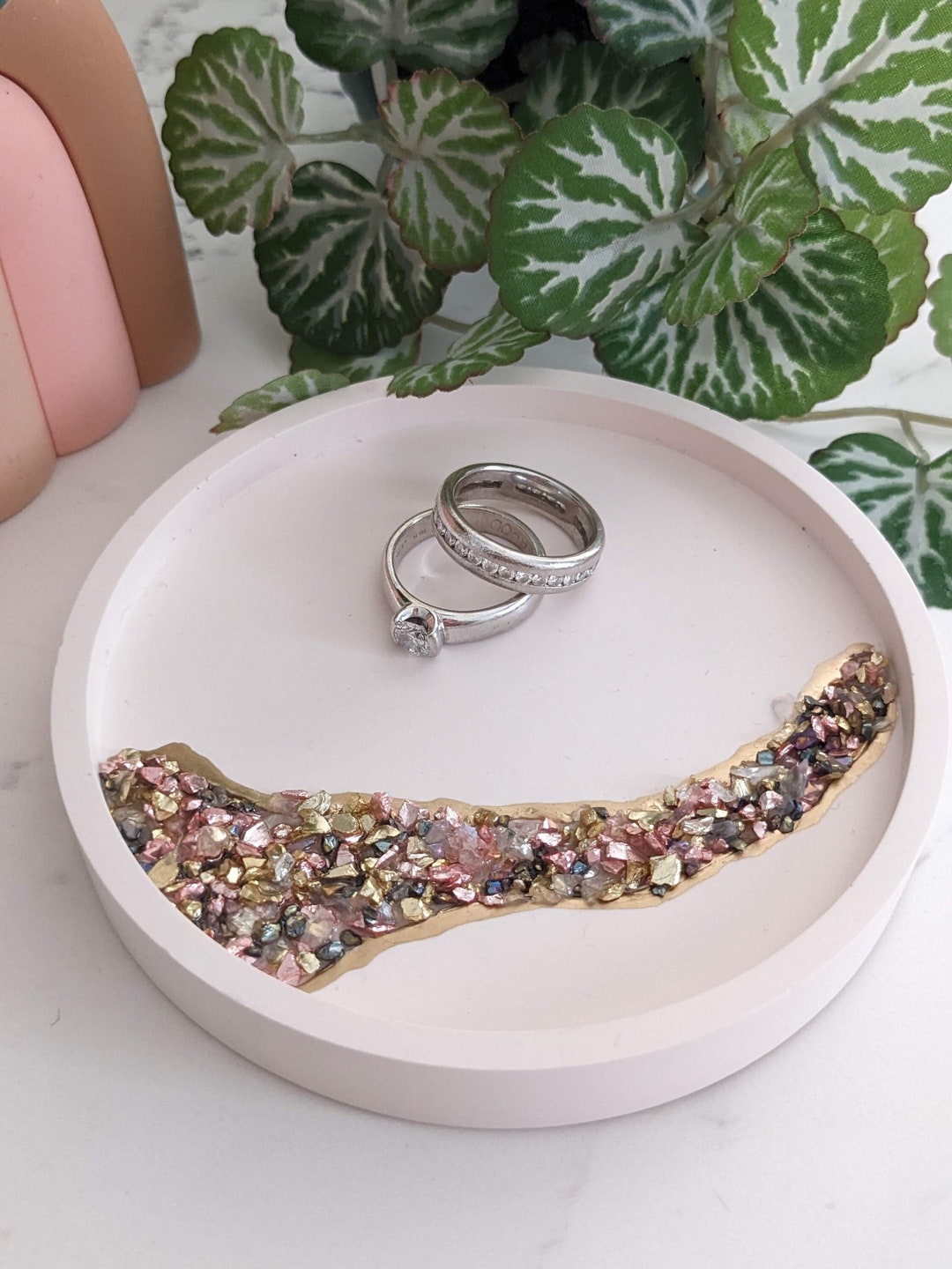 Large Round Ring Dish With Glass, Geode Design, Glass Chips, Jewelry ...