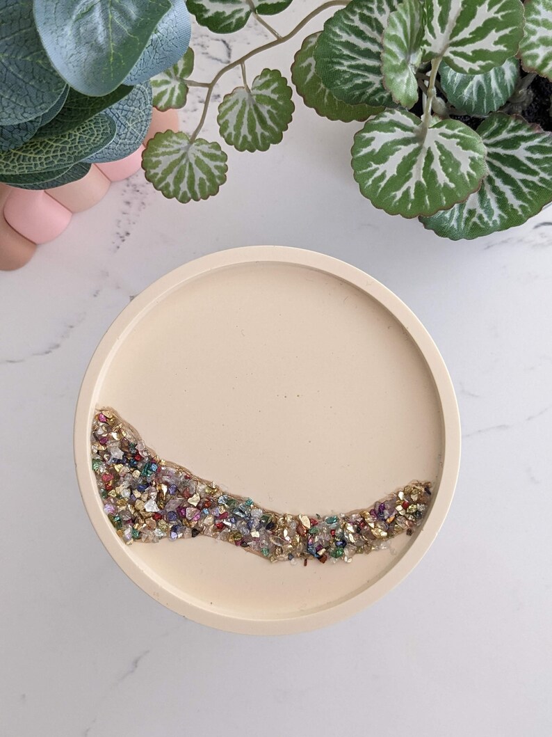 Large Round Ring Dish With Glass, Geode Design, Glass Chips, Jewelry and Trinket Dish ...