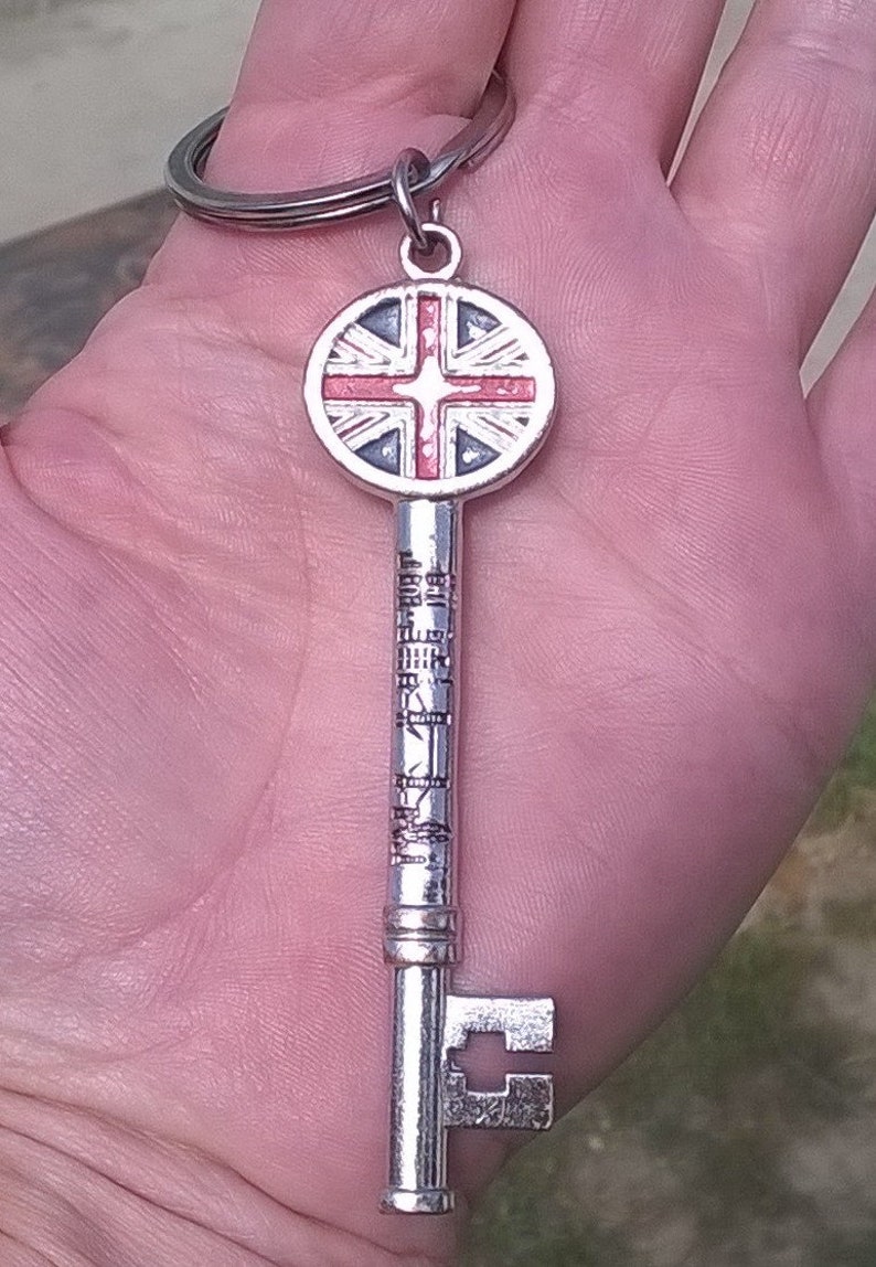 Vintage Metal Keychain London/old Key Holder England/silver Plated Key ...