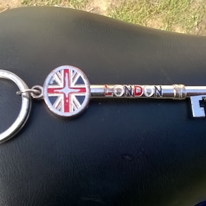 Vintage Metal Keychain London/old Key Holder England/silver Plated Key ...