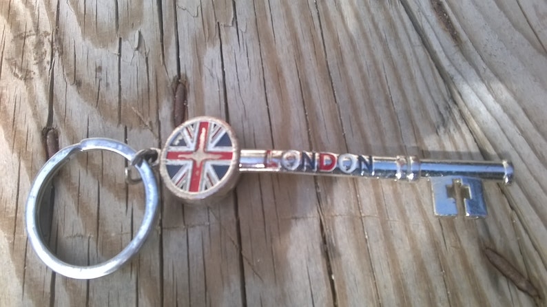 Vintage Metal Keychain London/old Key Holder England/silver Plated Key ...