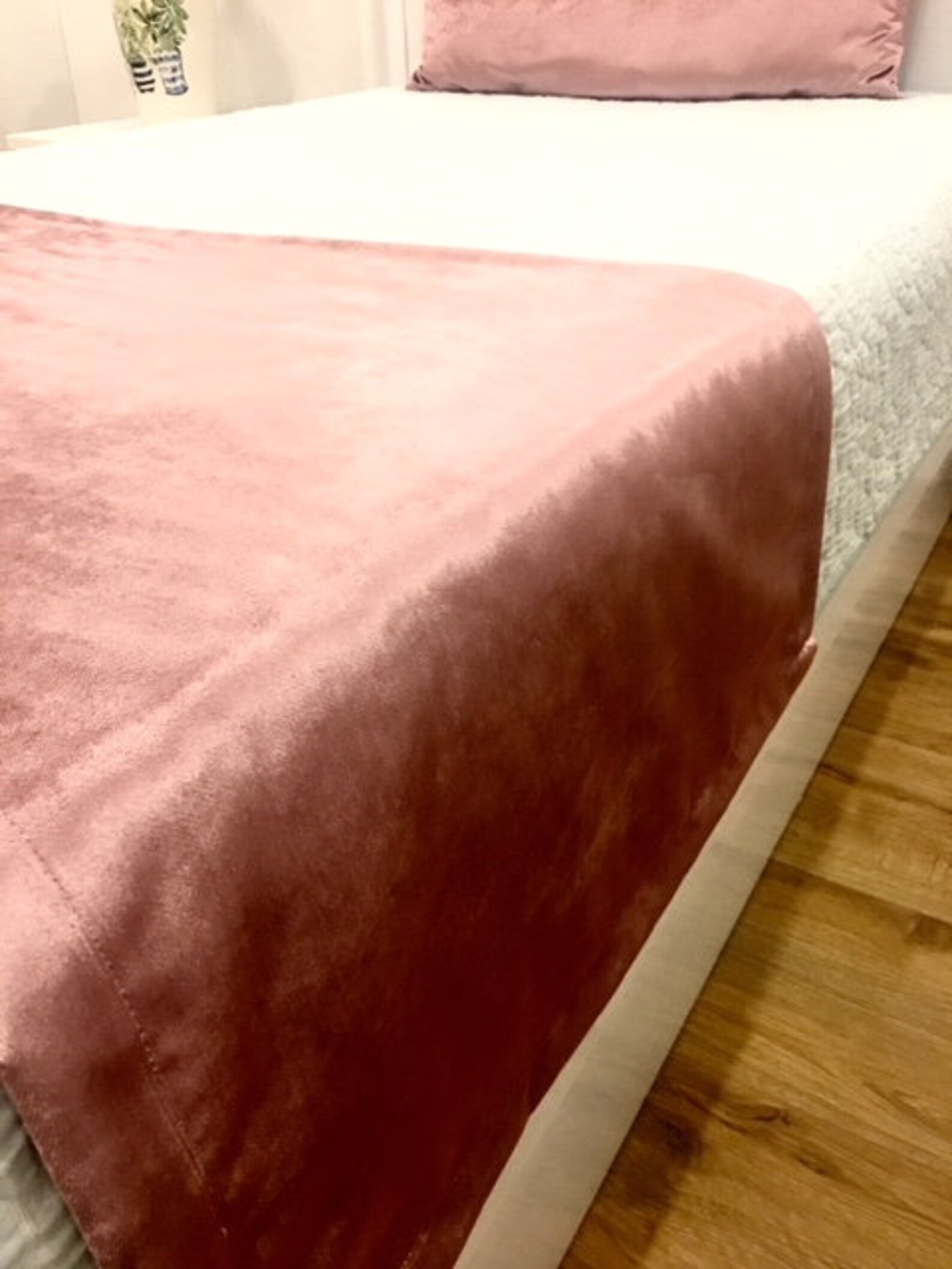Double-sided Rose Pink Velvet Bed Runner: Handmade Bed Scarf - Etsy