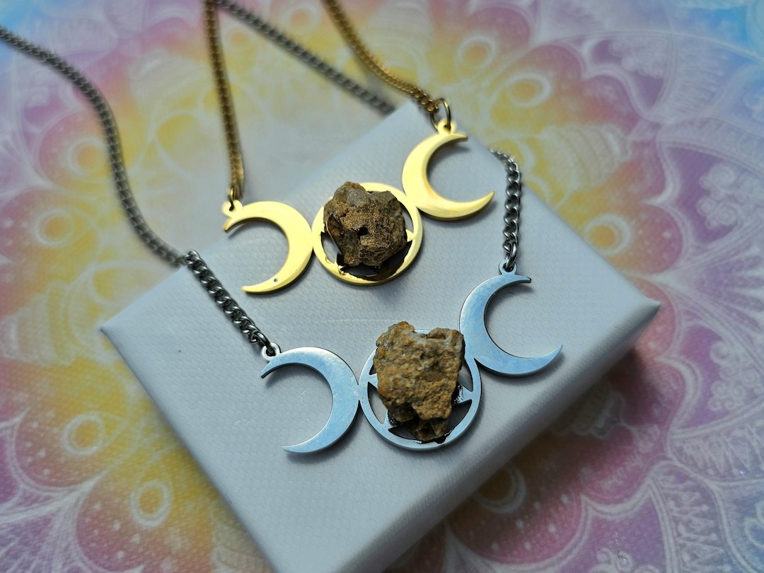 Small WICCA Amulet With Holy Stone | Pentagram | Feminine Power ...