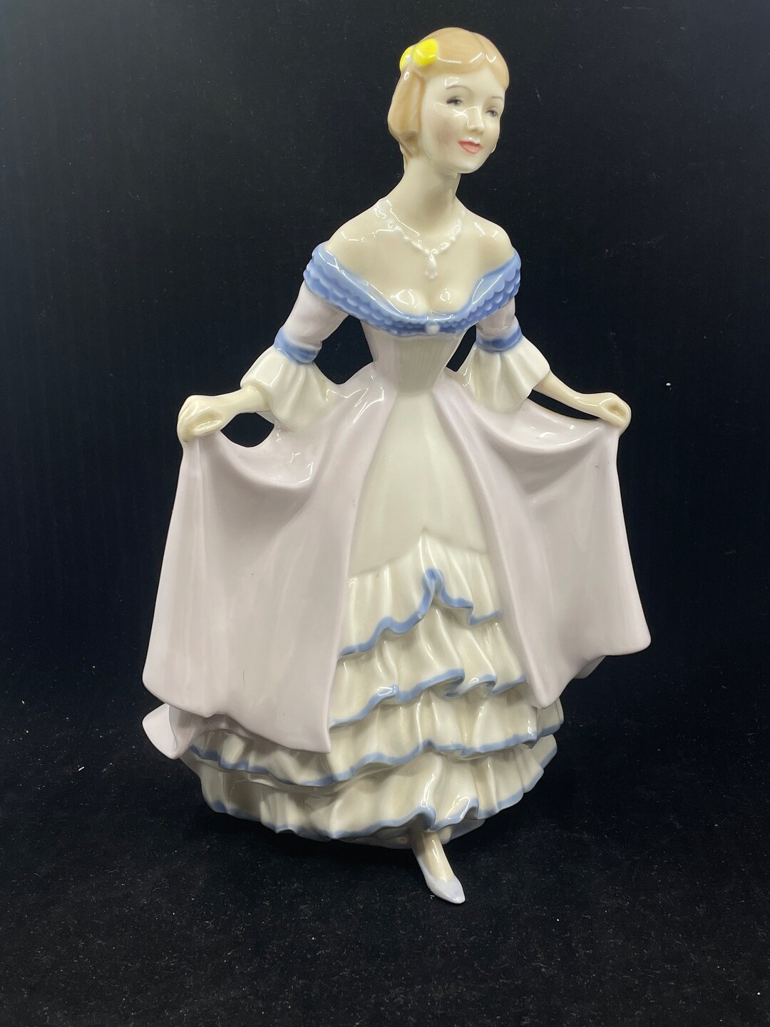 Royal Doutlon Figurine Encore Mint Condition HN2751 - Etsy Canada
