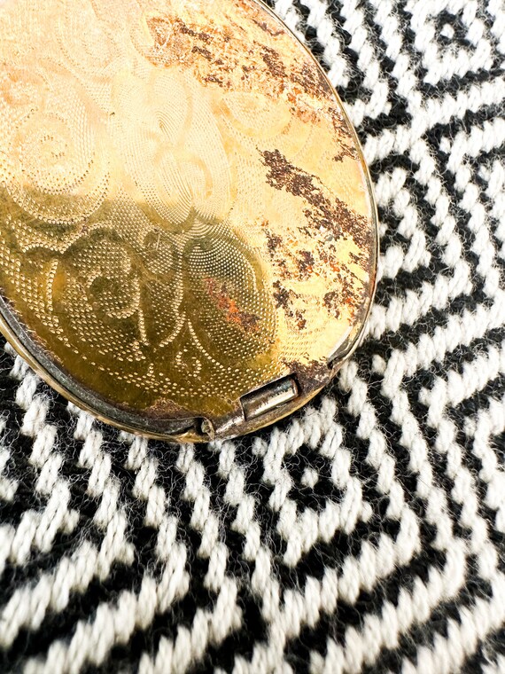 Vintage Art Deco Silhouette Powder Compact Necklace P… - Gem