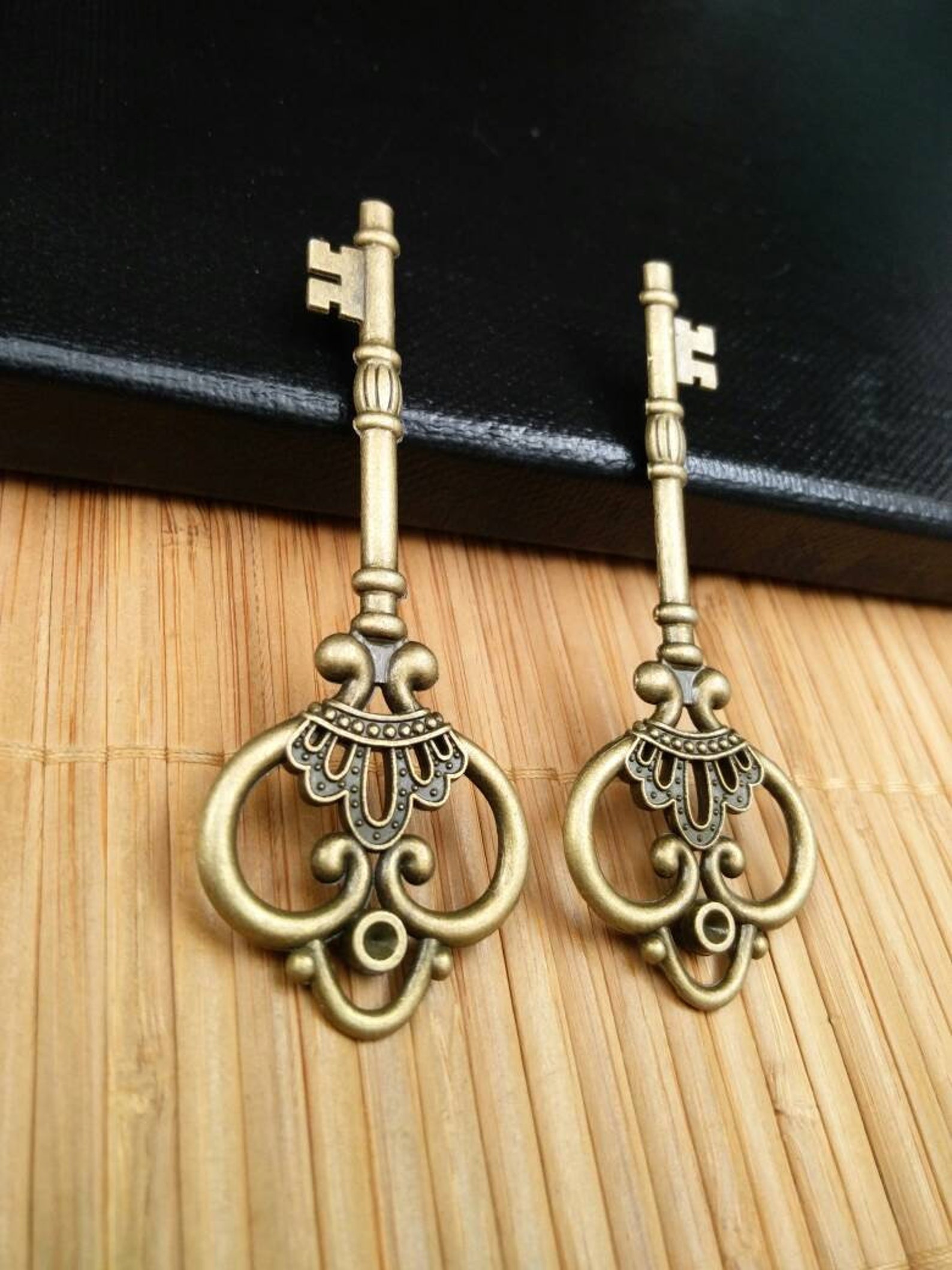1 Big Bronze Crown Key Pendant Vintage Style Antique Design Royal ...