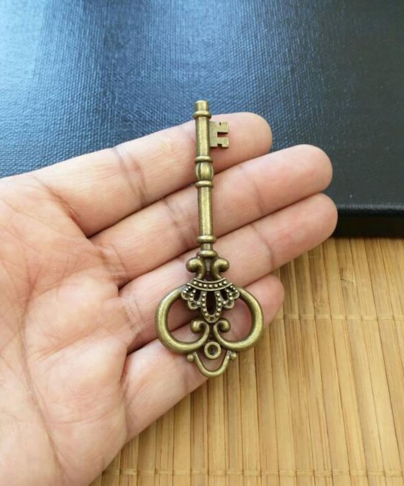 1 Big Bronze Crown Key Pendant Vintage Style Antique Design Royal ...