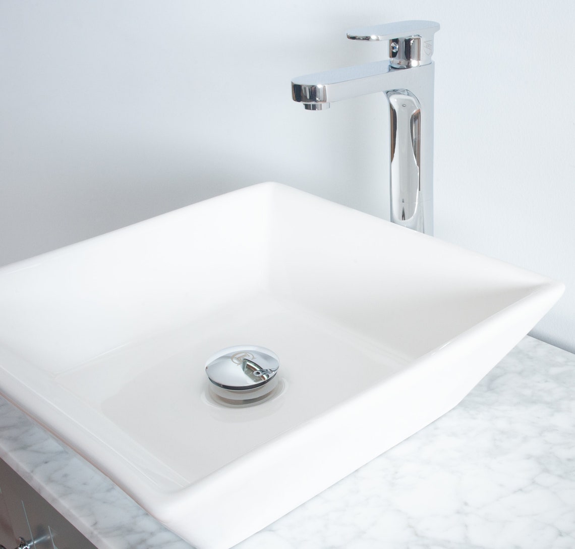Newport 24 In. W X 18 In. D X 38 In. H Bath Vanity in Navy With Marble ...