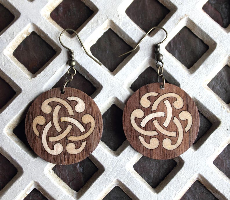 Laser-cut Maple on Walnut Celtic Knot Inlaid Earrings - Etsy
