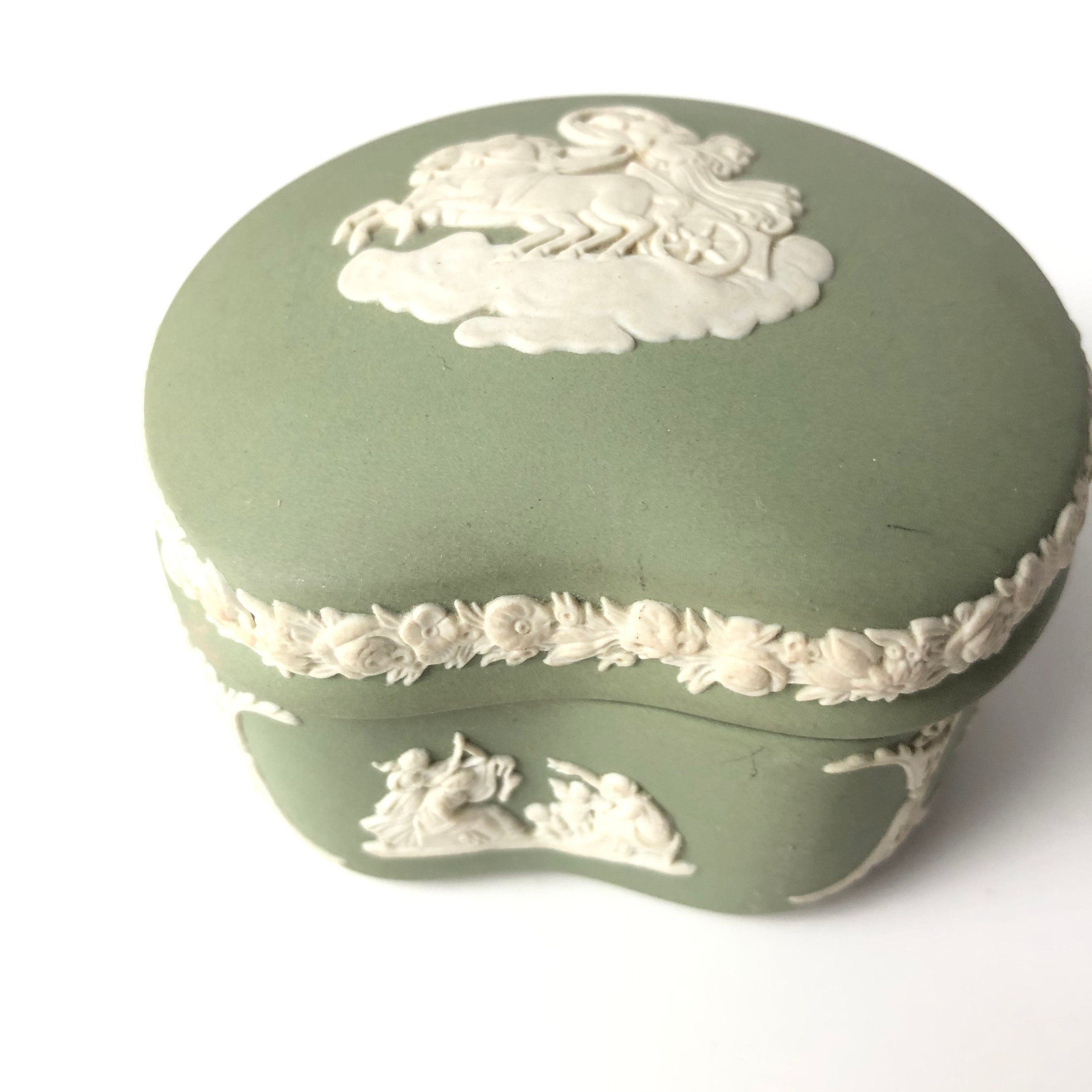 Fine Art Ceramics Wedgwood Green Lidded Trinket Box Classical Scenes ...