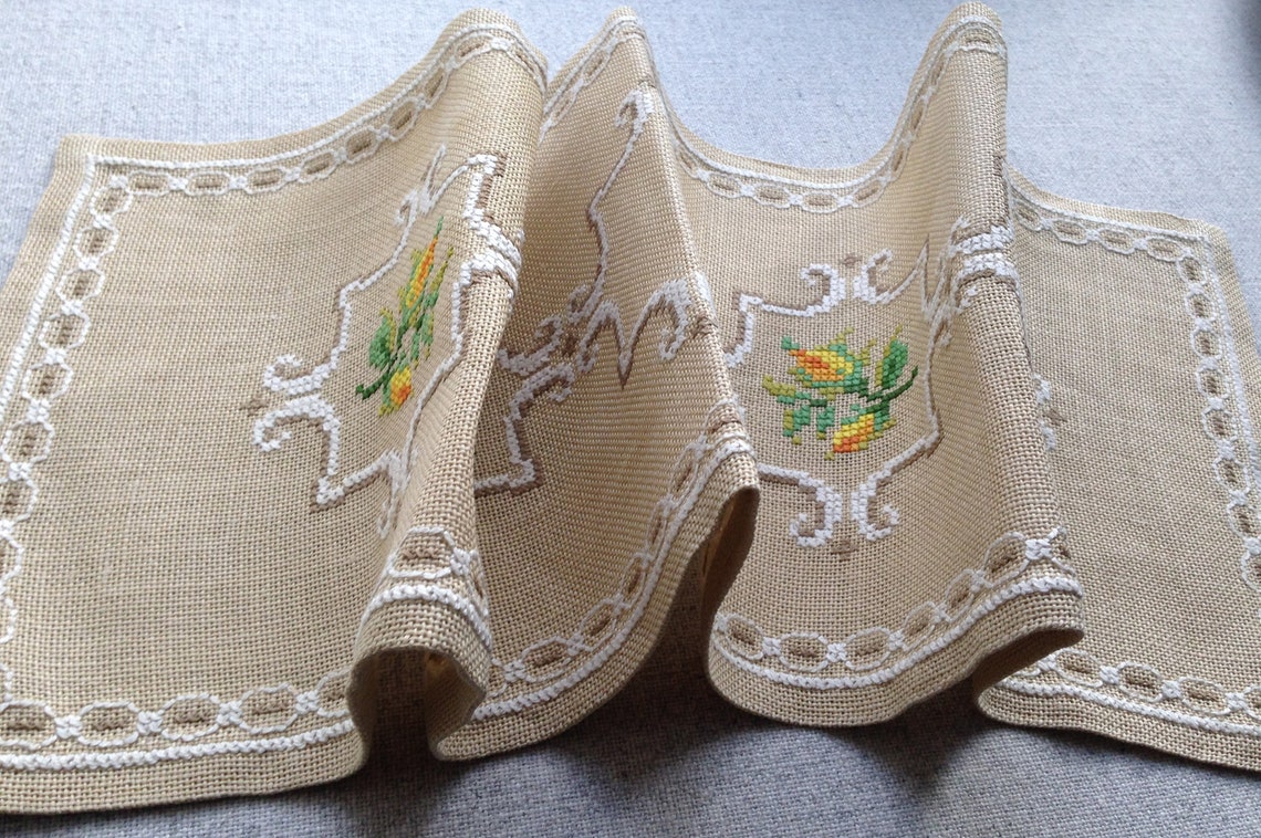 Swedish Hand Embroidered Table Runner / Vintage Table Linen | Etsy