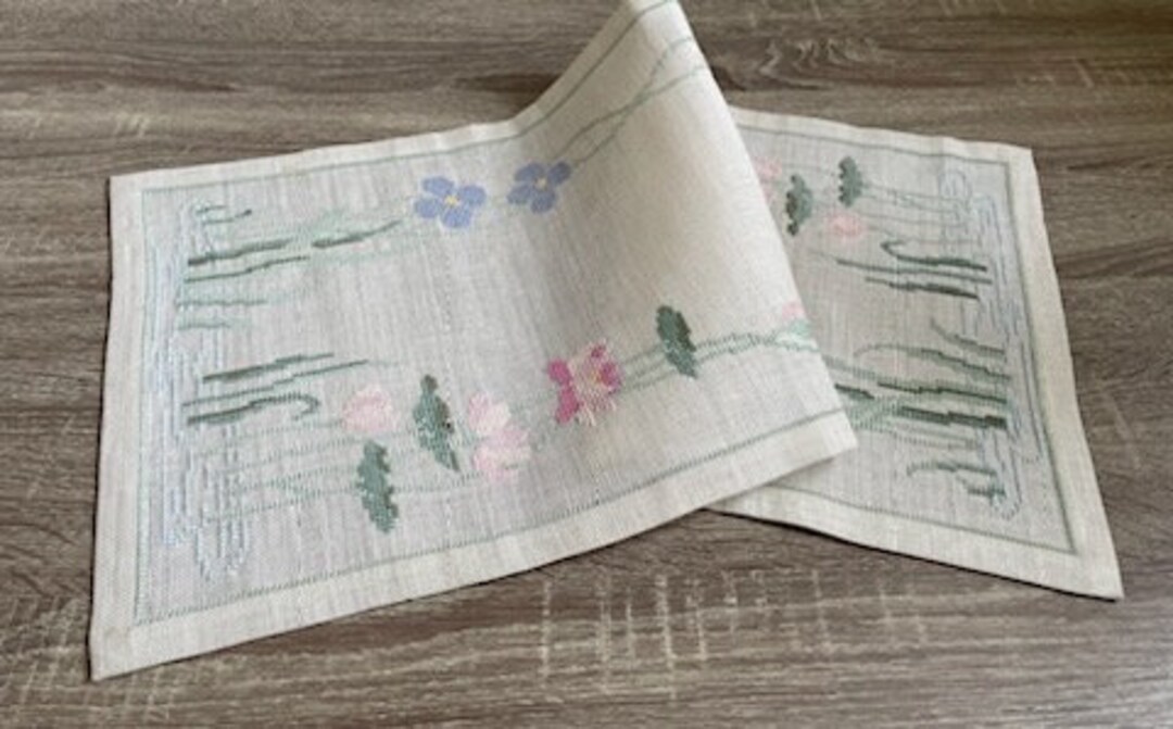 Swedish Handembroidered Table Runner / Flowers / Stylish Table Decor - Etsy