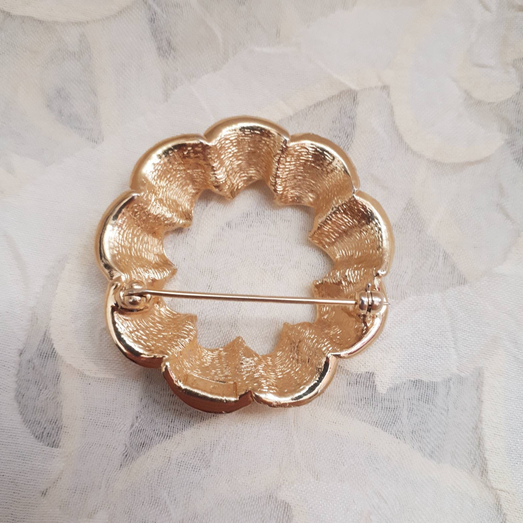 Vintage unsigned Boucher gold tone round scalloped pin | Etsy