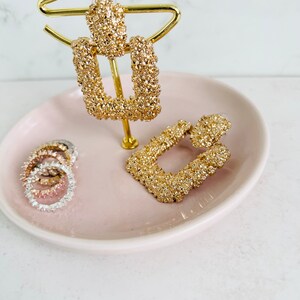 Wire Gold Half Face Abstract Jewellery Stand With Pink Trinket Dish ...
