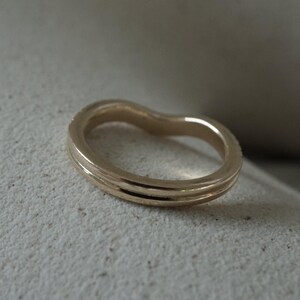 14k Gold Wavy Diamond Band - Etsy