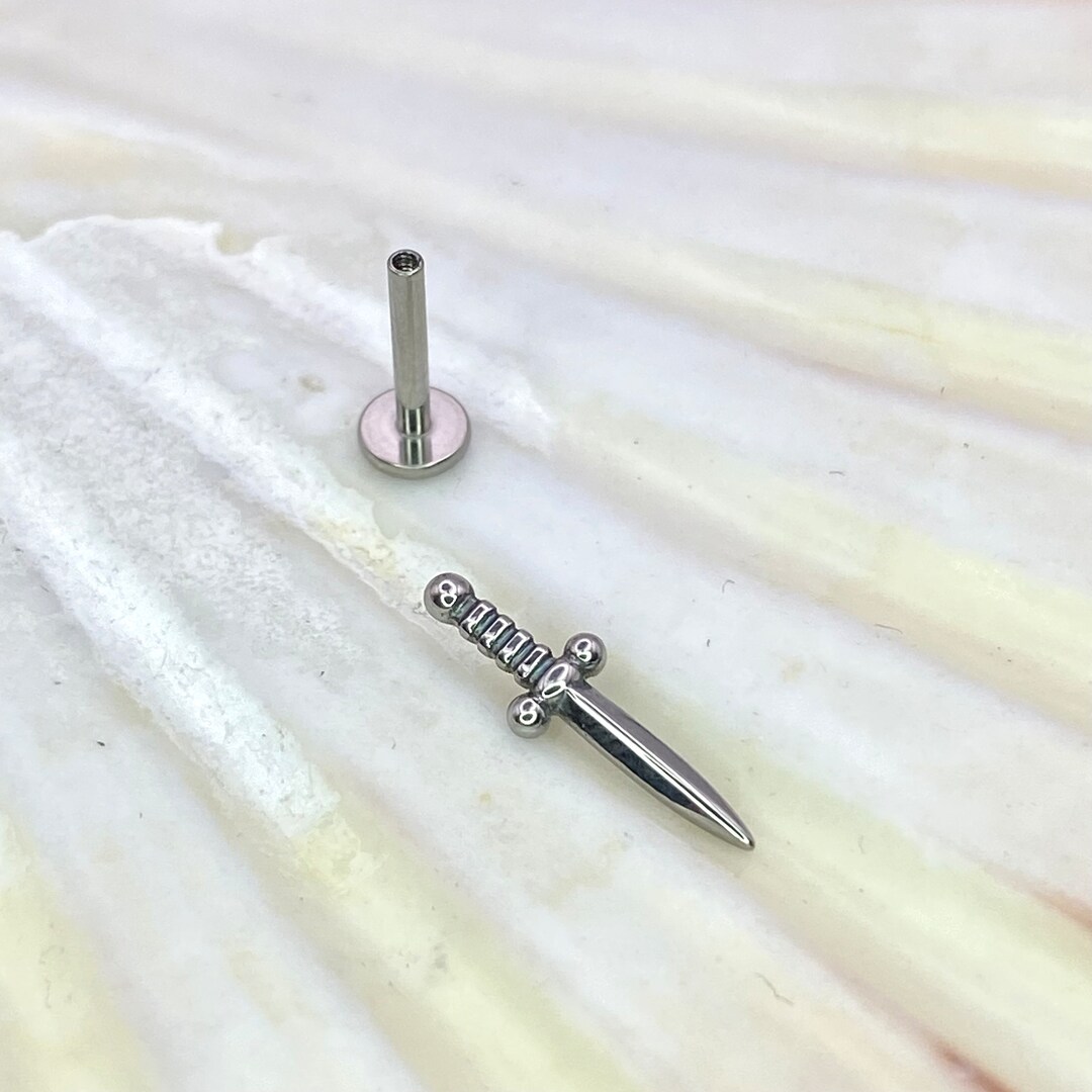 DAGGER Disc Top Internal Thread Medical Grade Titanium ASTM F136 Labret ...