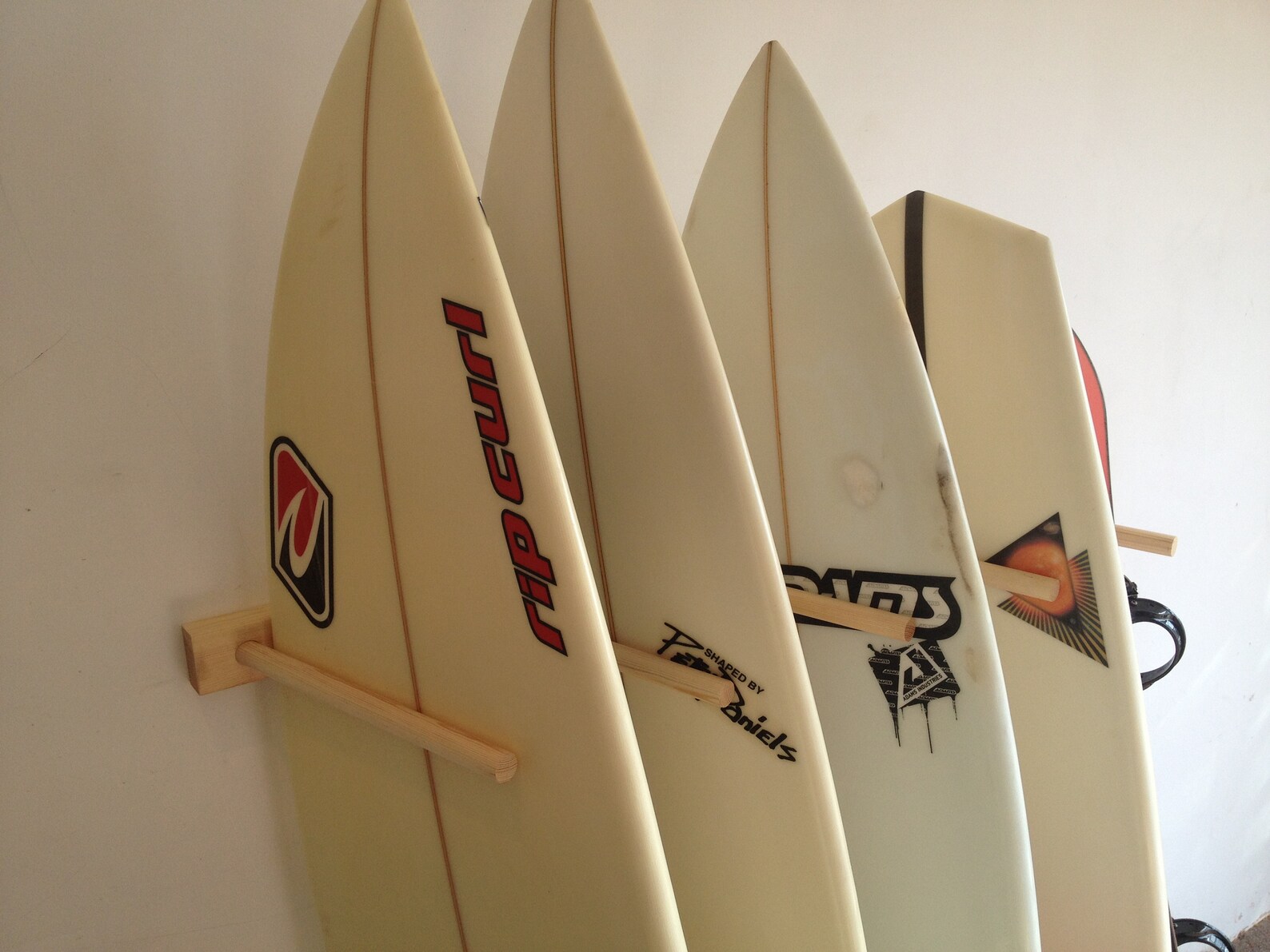 Surfboard / Snowboard Vertical Wood Wall Storage Surf Rack 5 Boards ...