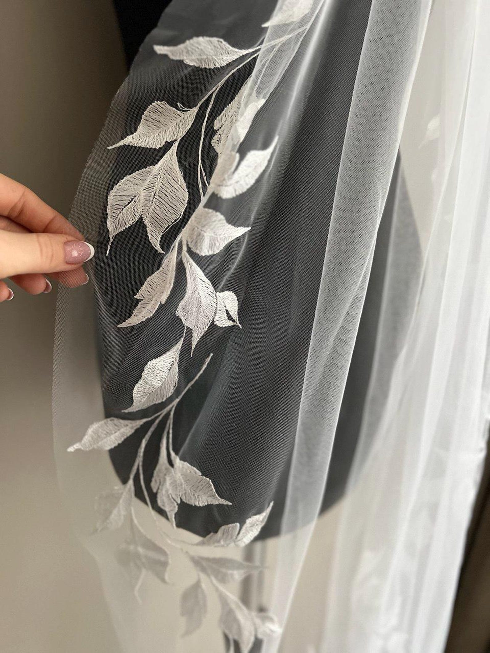 Bohemia Leaf Wedding Veil Floral Veil Leaf Edge Veil Fingertip Veil ...