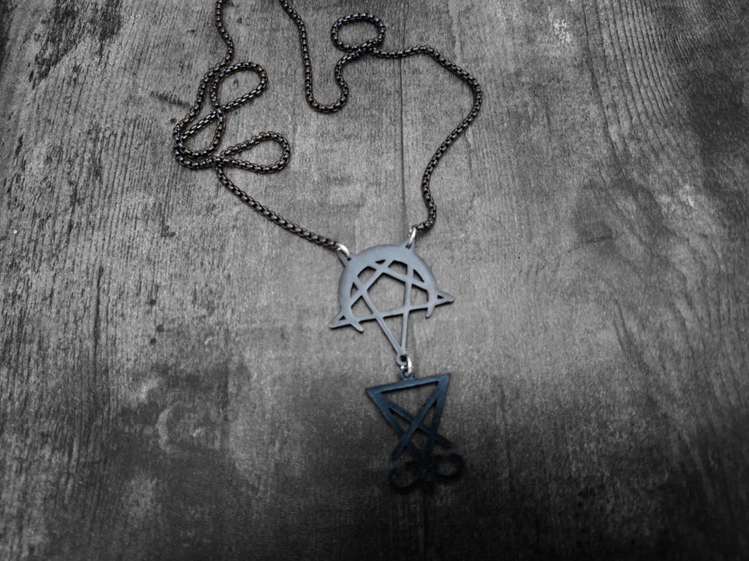 Sigil of Satan, Inverted Pentagram in Crescent Moon Black Stainless ...