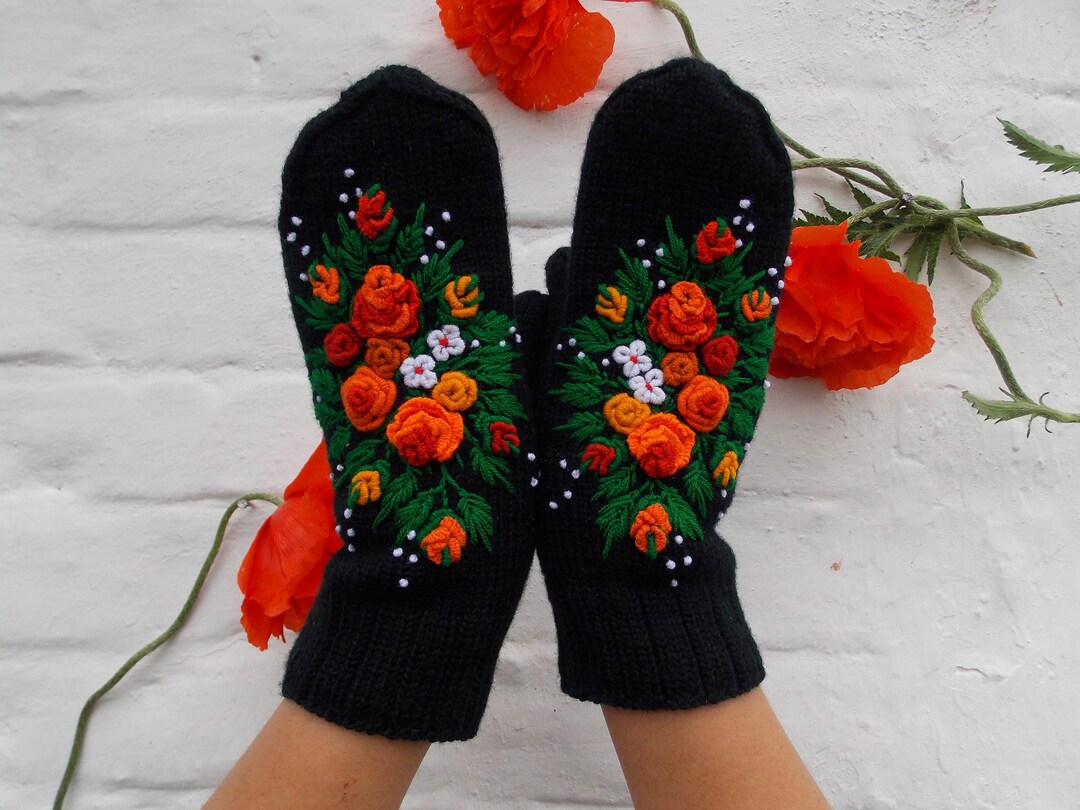 Mittens With Embroidered Roses, Womens Mittens With Bouquet of Flowers ...