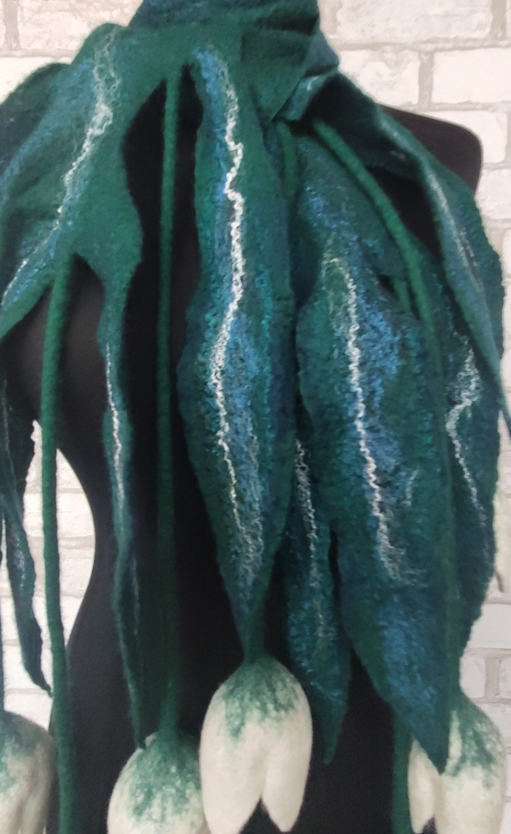 Felted wool floral scarf with tulips/ Felt green blue lariat | Etsy