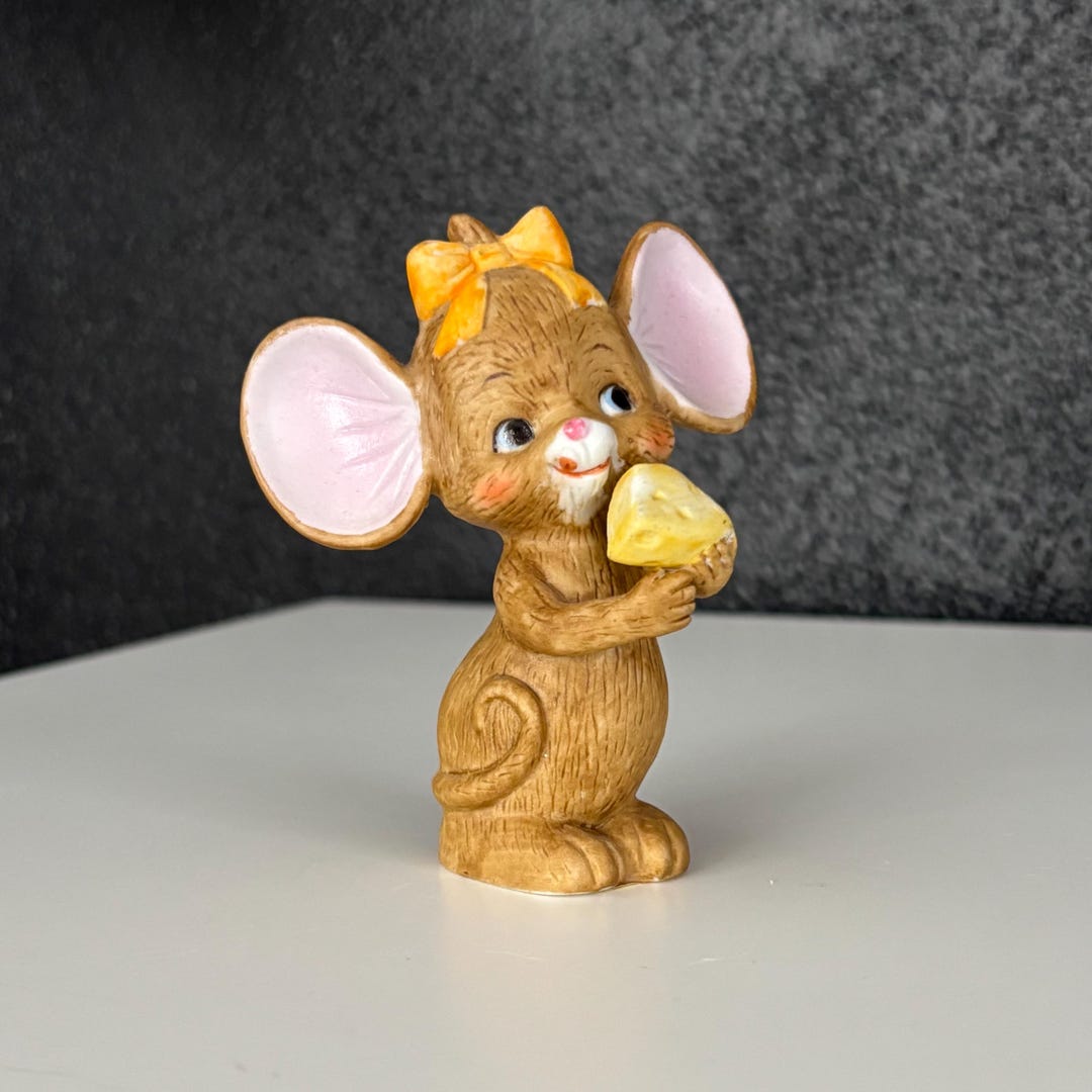 Lefton Big Ear Mouse Figurine Holding a Block of Cheese - Light Orange ...