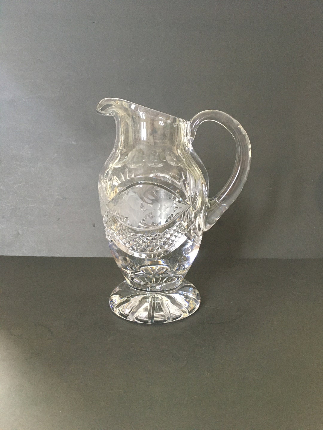 Brocca pesante vintage in cristallo al piombo al 24% con foglie e ...