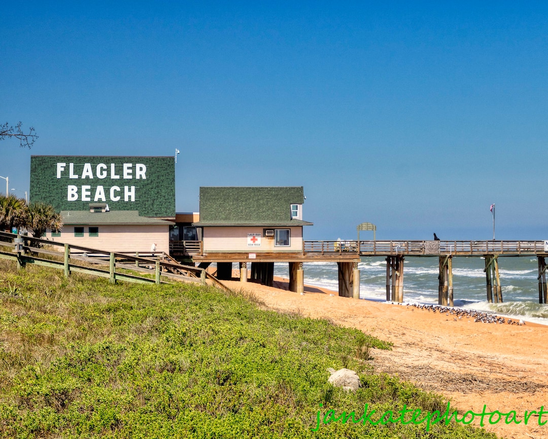 Flagler Beach Sign, Municipal Pier, Flagler Beach, Sunny Florida Day ...
