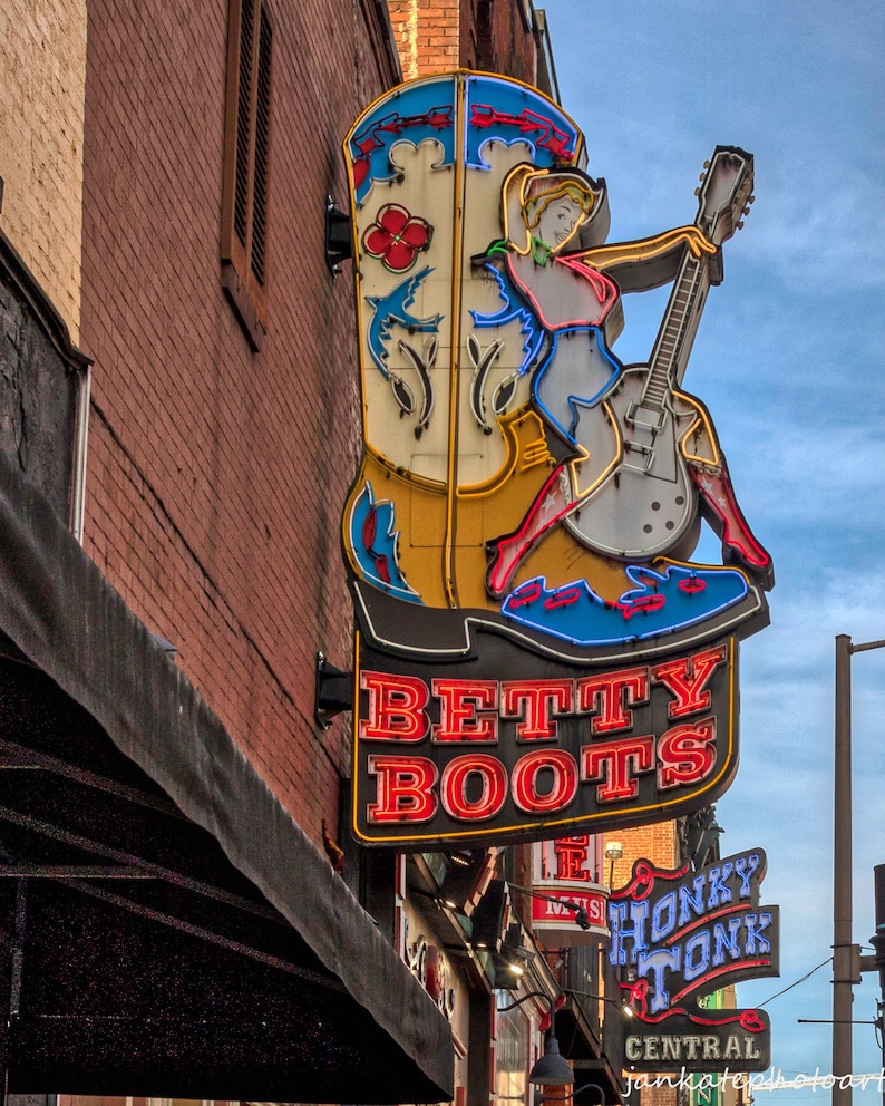 Betty Boots, Famous Store, Nashville Photography, Neon Lights, Country ...