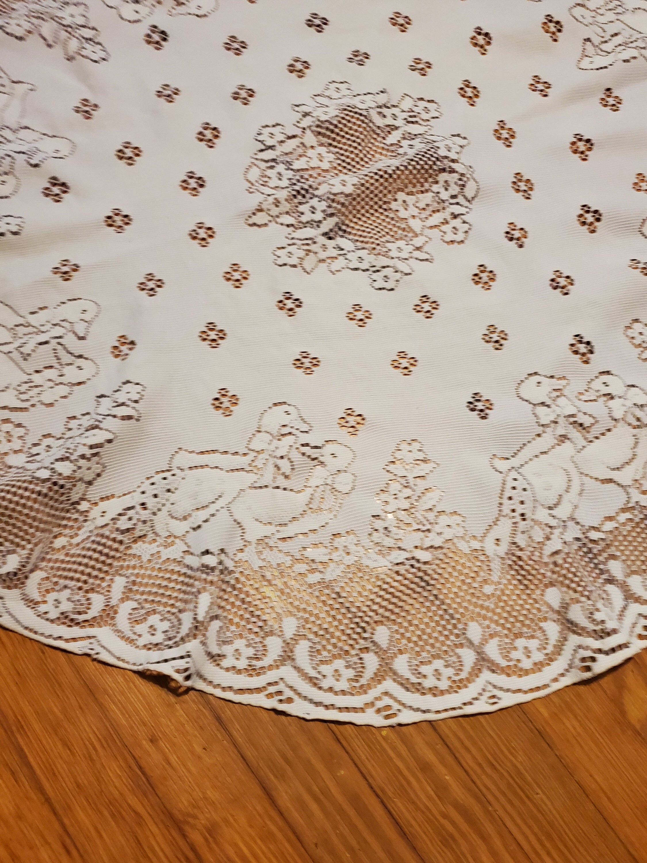 Round off White Lacy Goose Duck Table Cloth Country Living Decoration ...
