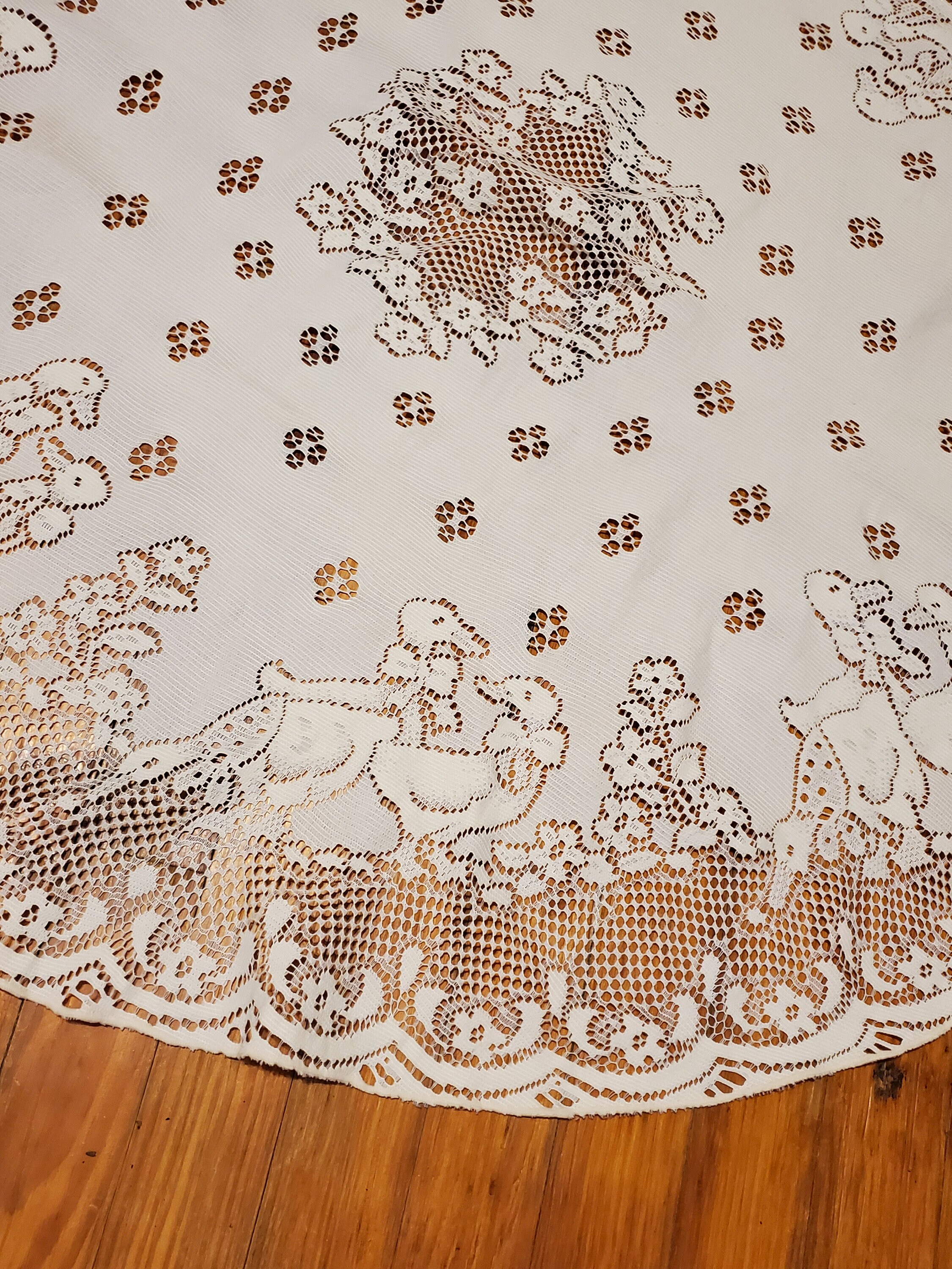 Round off White Lacy Goose Duck Table Cloth Country Living Decoration ...